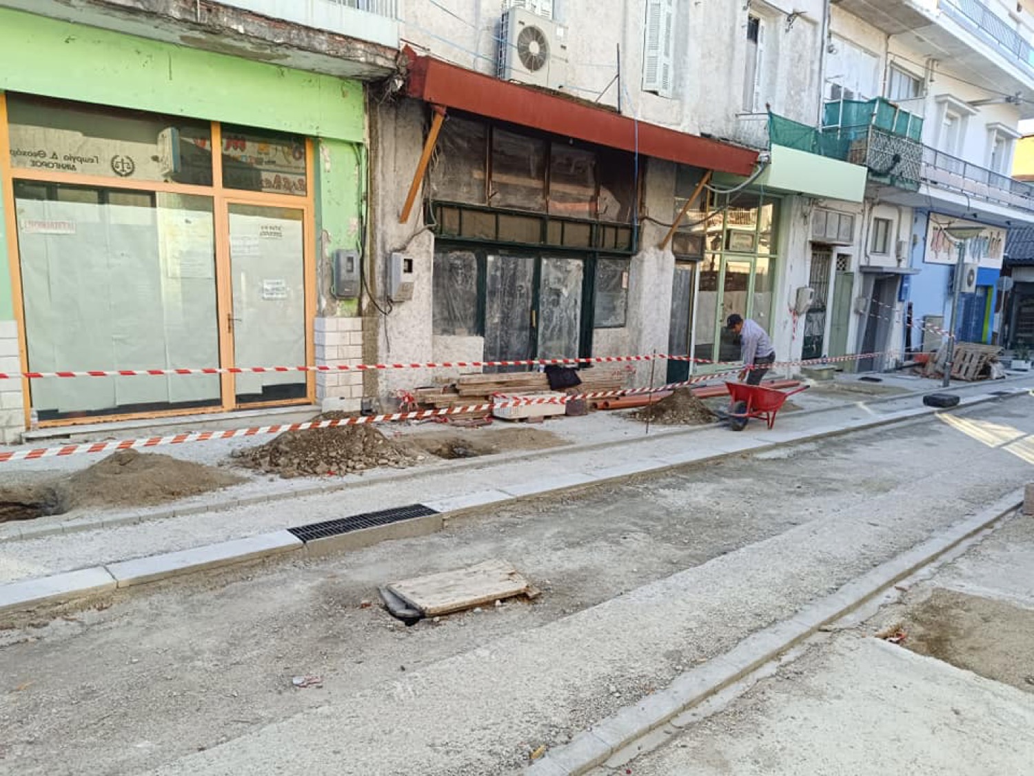 Άνω κάτω καταστηματάρχες στην Ελασσόνα για τις εργασίες του OPEN MALL ...